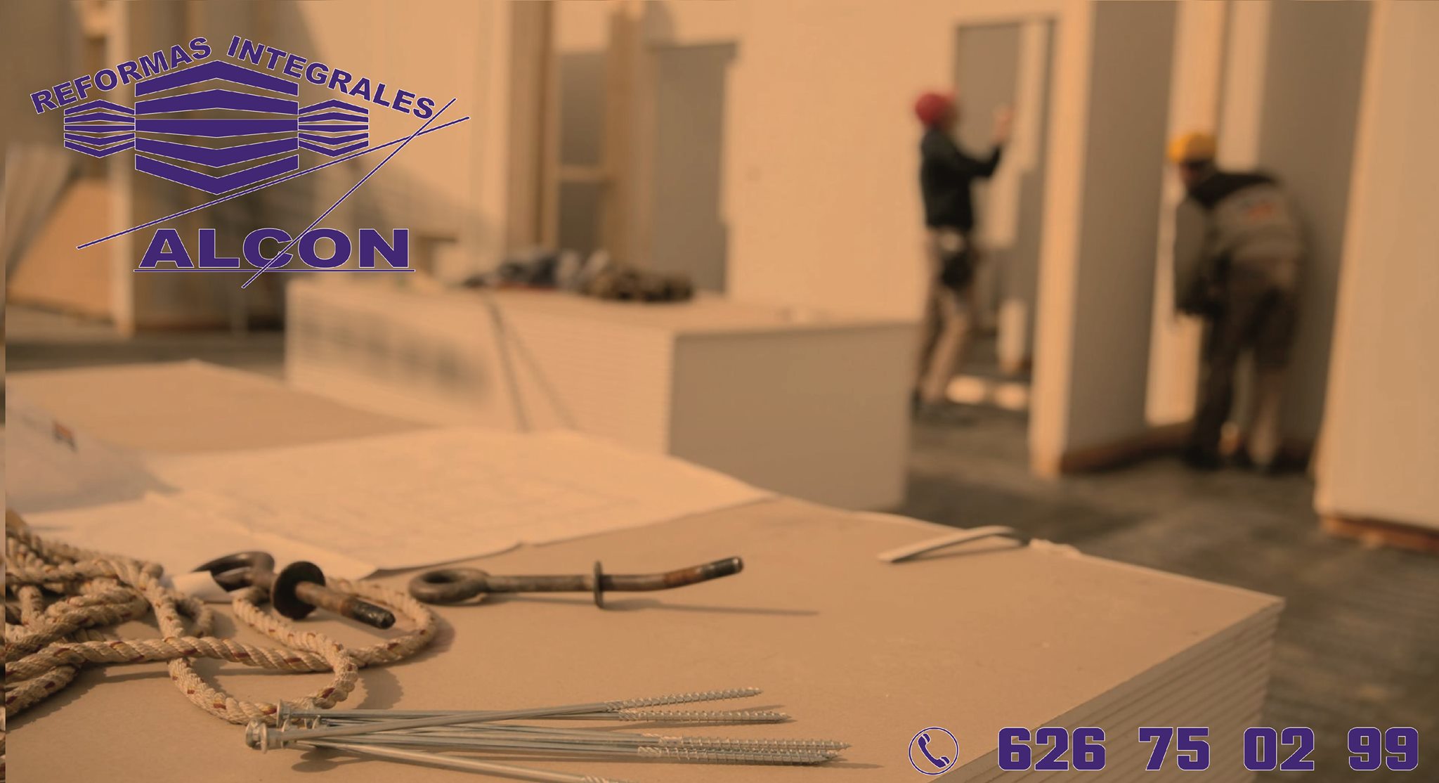 Construcción: Reformas Integrales Alcón - El Cuervo.